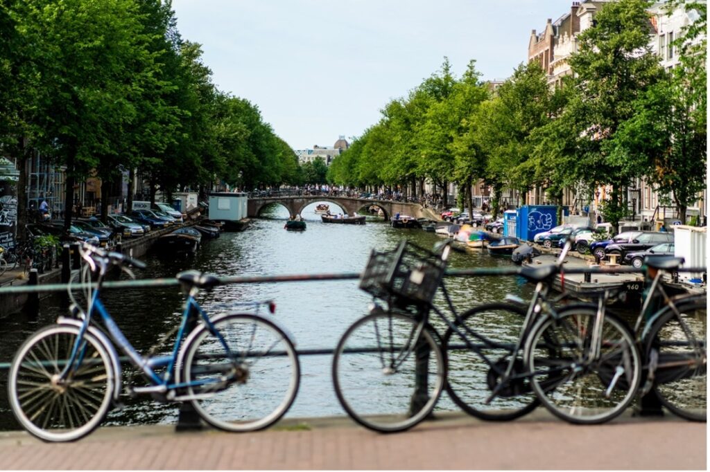 17th-Century Amsterdam canal Cruise with VR: historic gems and first ...
